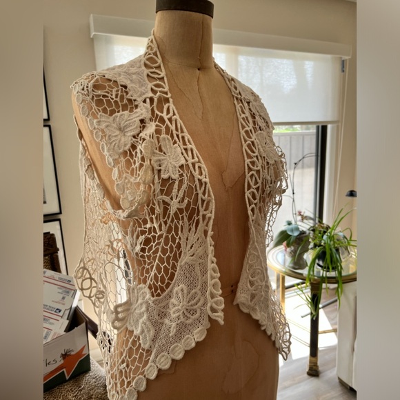 Willow & Clay | Tops | Off White Lacy Vest Gorgeous Size Sm By Willow ...